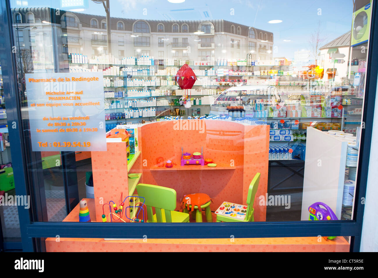 OUTSIDE OF A CHEMIST'S SHOP Stock Photo - Alamy