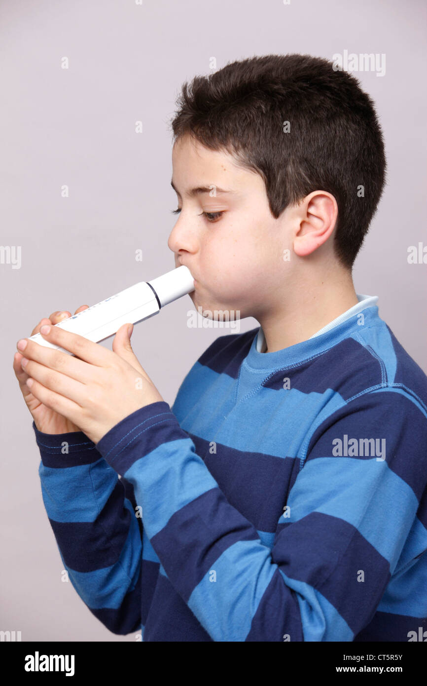 BREATHING, SPIROMETRY IN A CHILD Stock Photo - Alamy