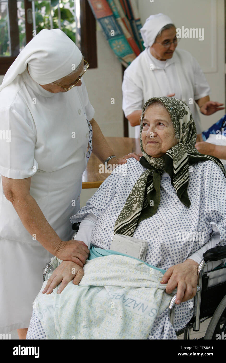 ELDERLY HOSPITAL PATIENT Stock Photo - Alamy