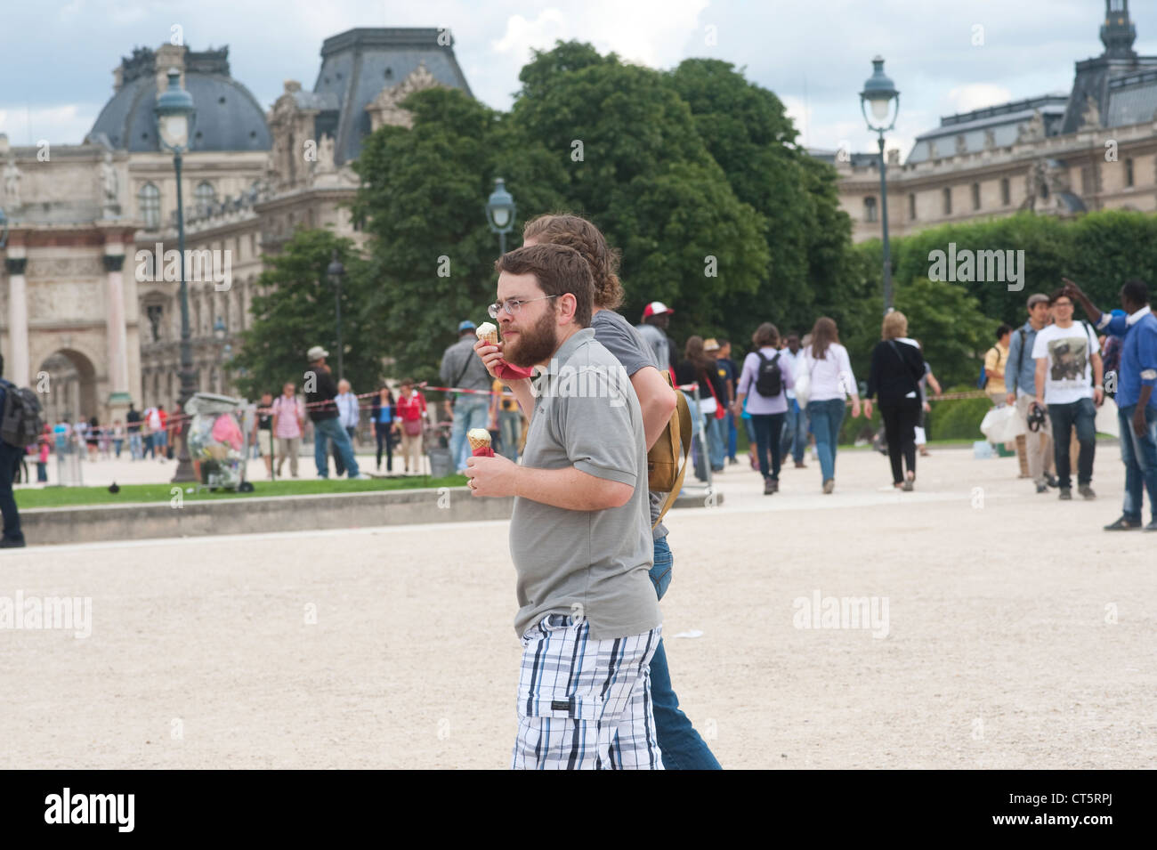 Paris, France - Tourists eating Ice cream Stock Photo - Alamy