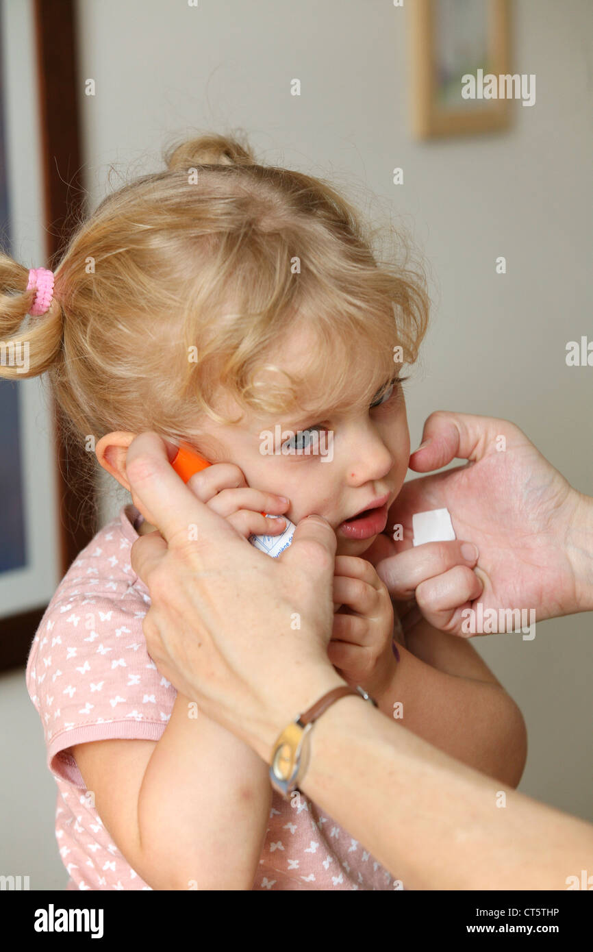 EAR HYGIENE CHILD Stock Photo - Alamy