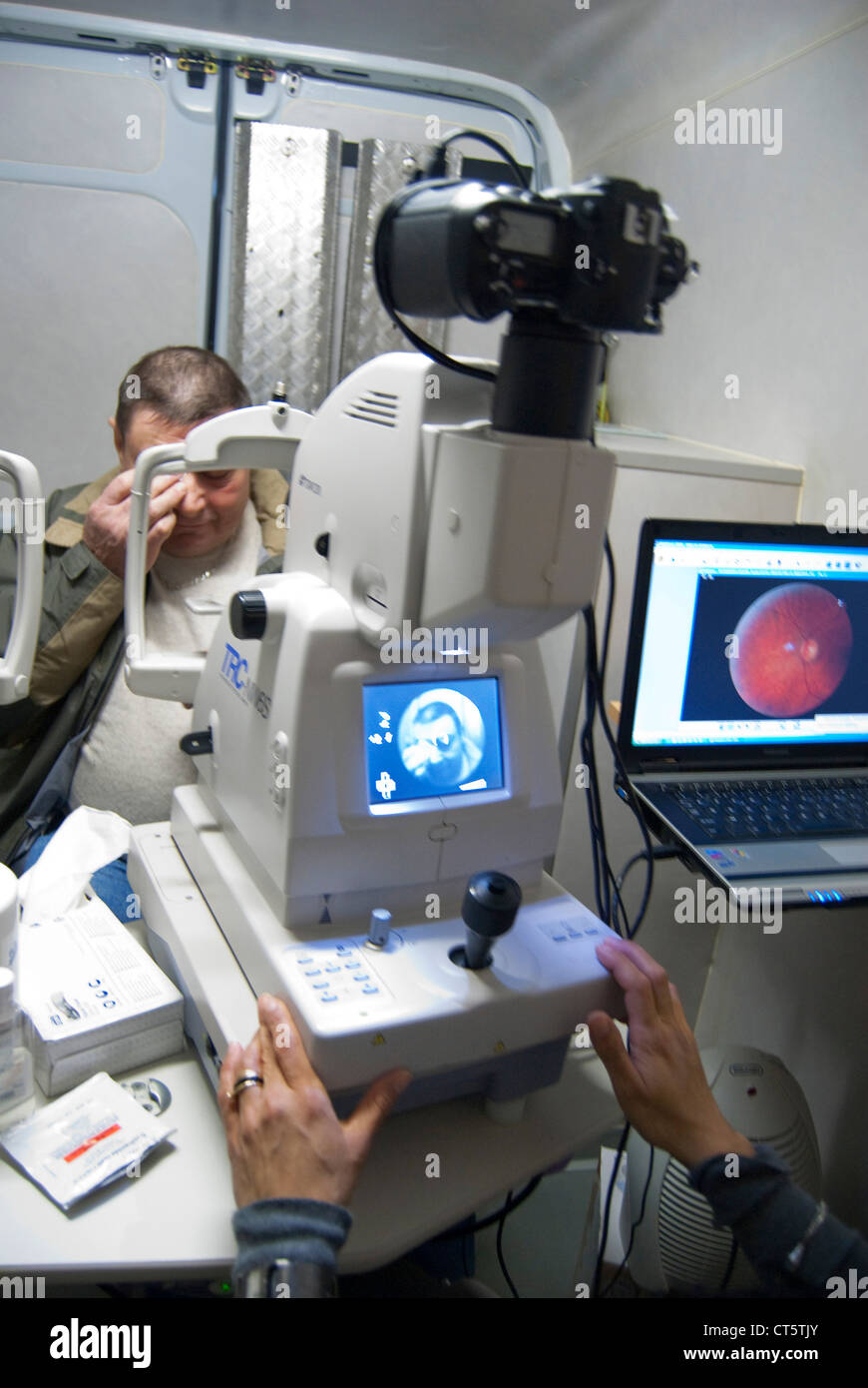 FUNDUS OCULI EXAMINATION Stock Photo - Alamy