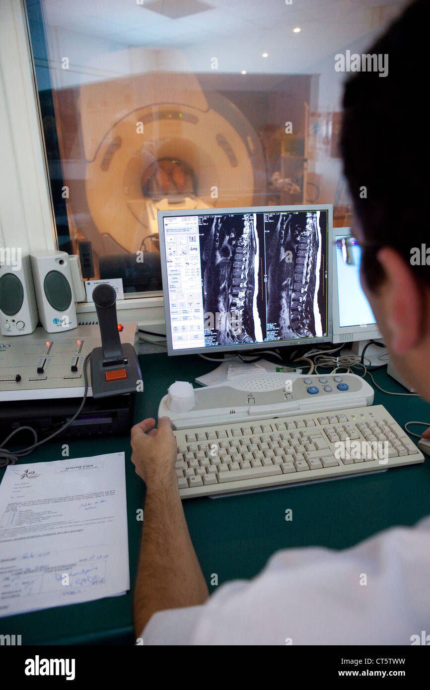 SPINAL COLUMN, MRI Stock Photo - Alamy