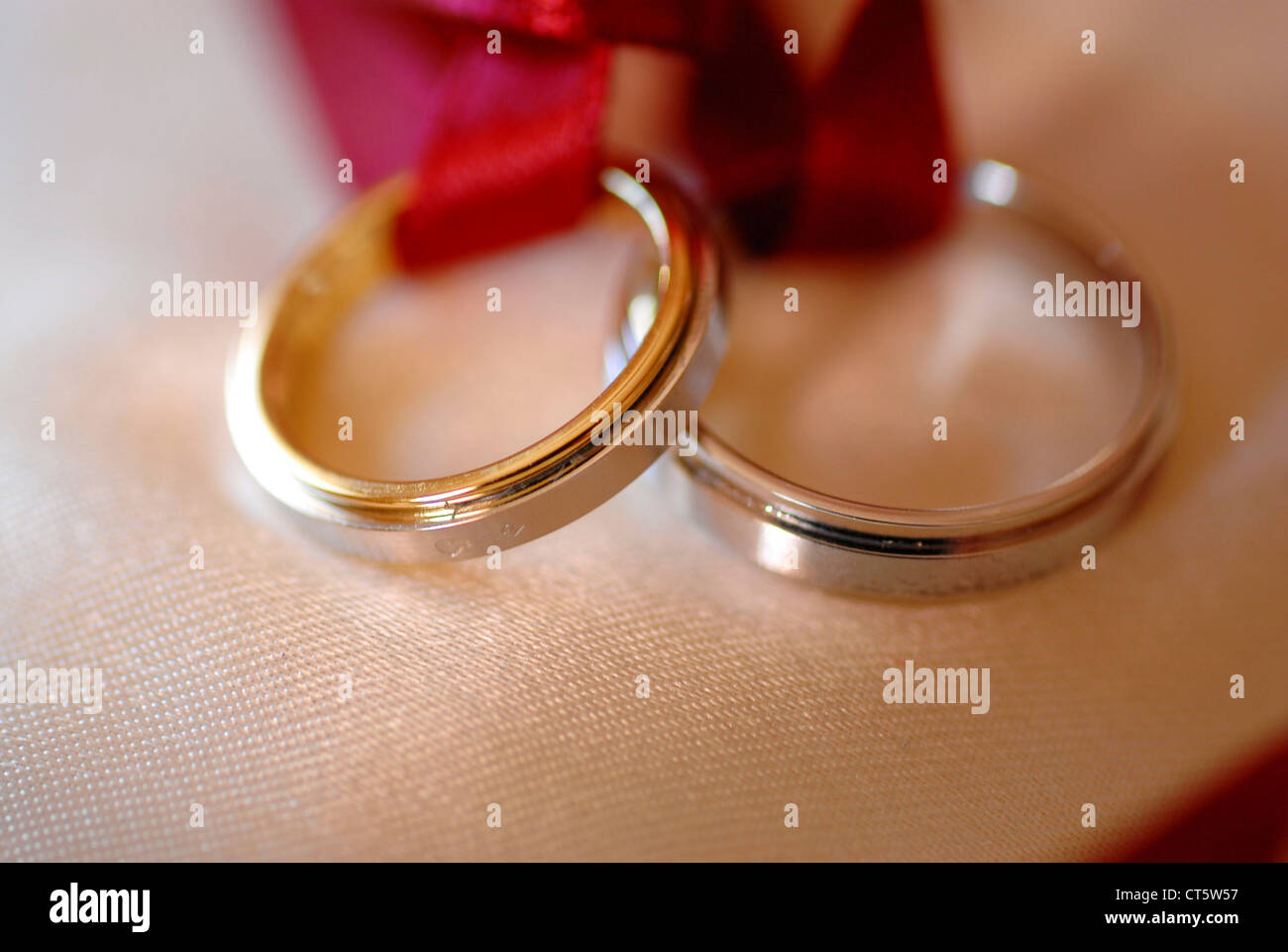 Marriage symbols hi-res stock photography and images - Alamy