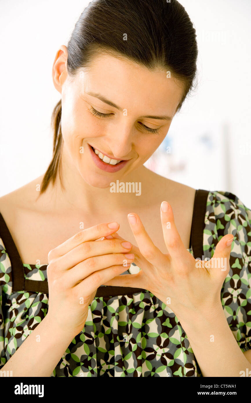 WOMAN WITH PAINFUL HAND Stock Photo - Alamy