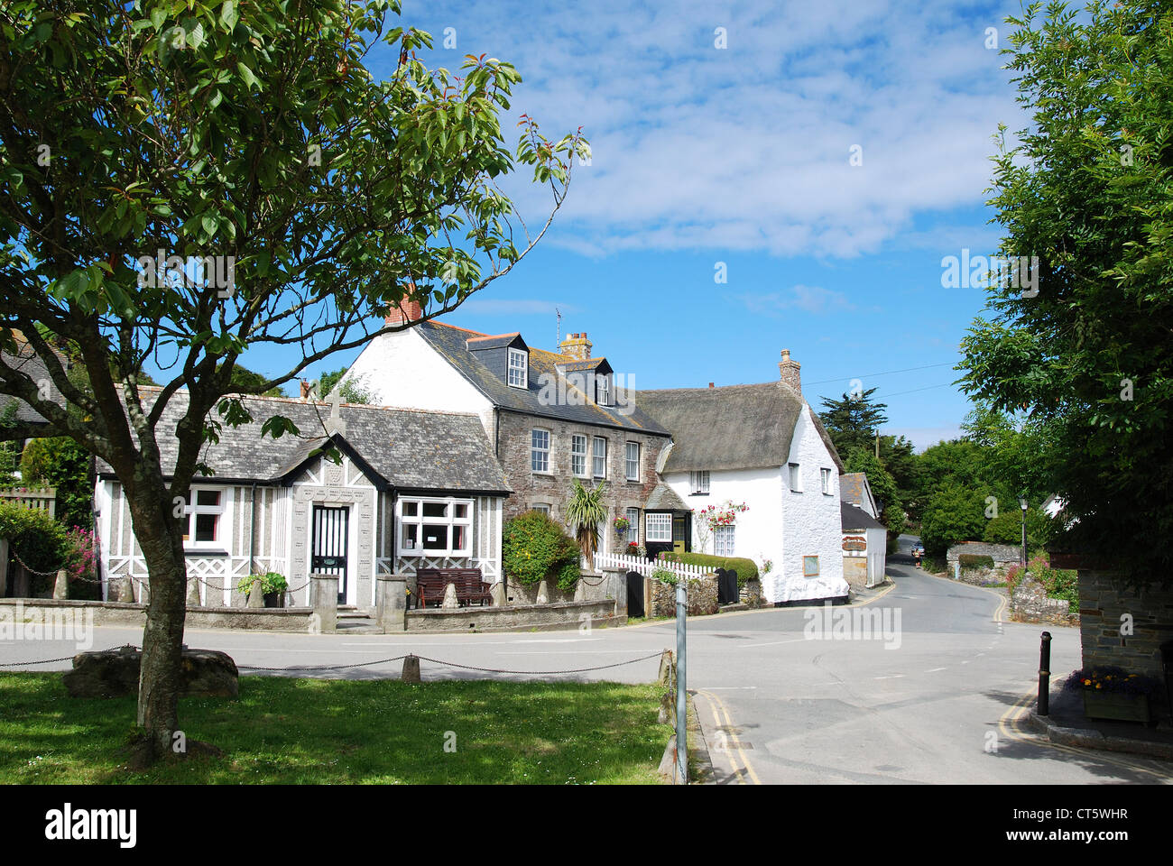 The village square in Crantock, Cornwall, UK Stock Photo - Alamy