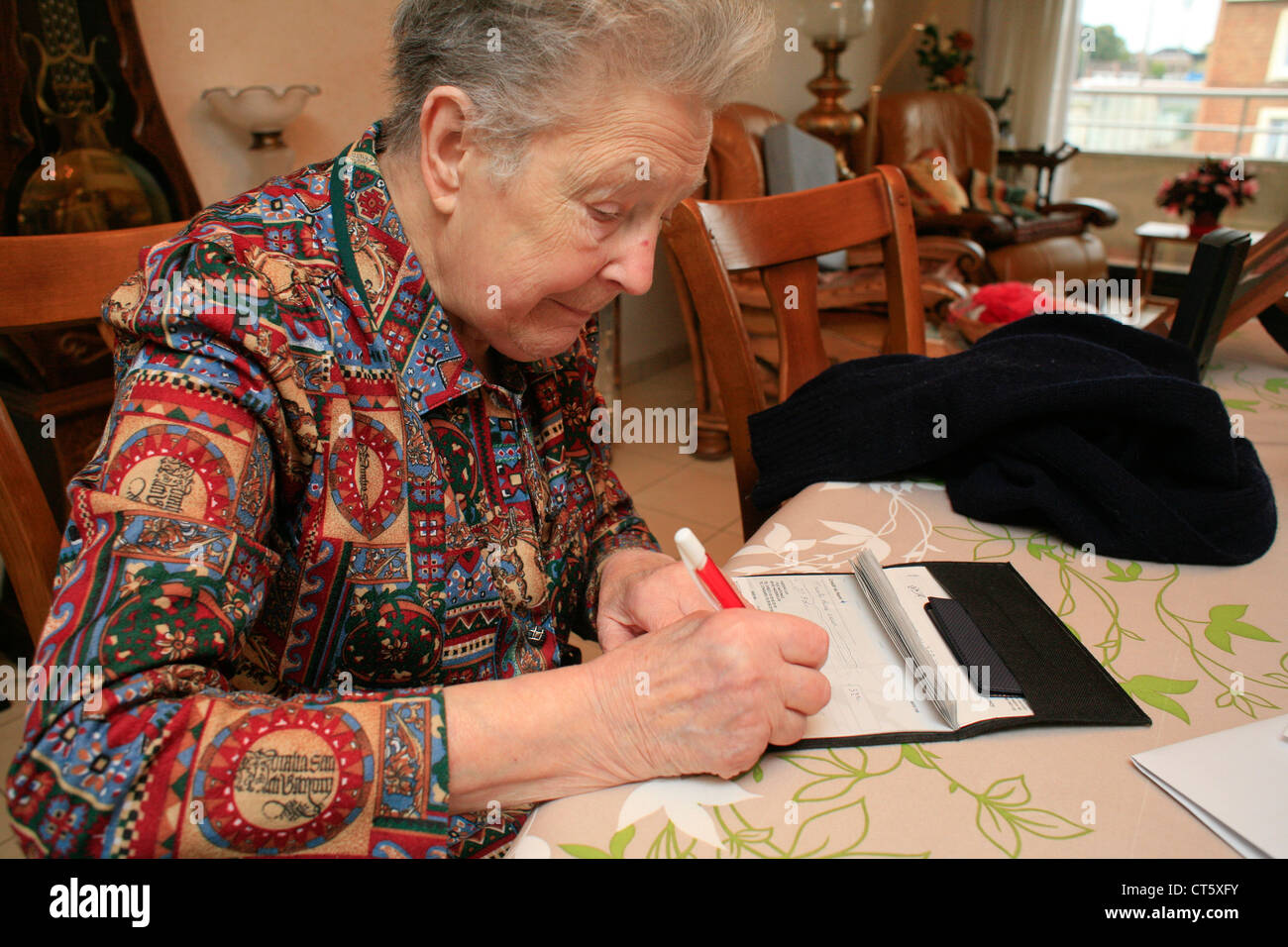 Female house doctors hi-res stock photography and images - Alamy