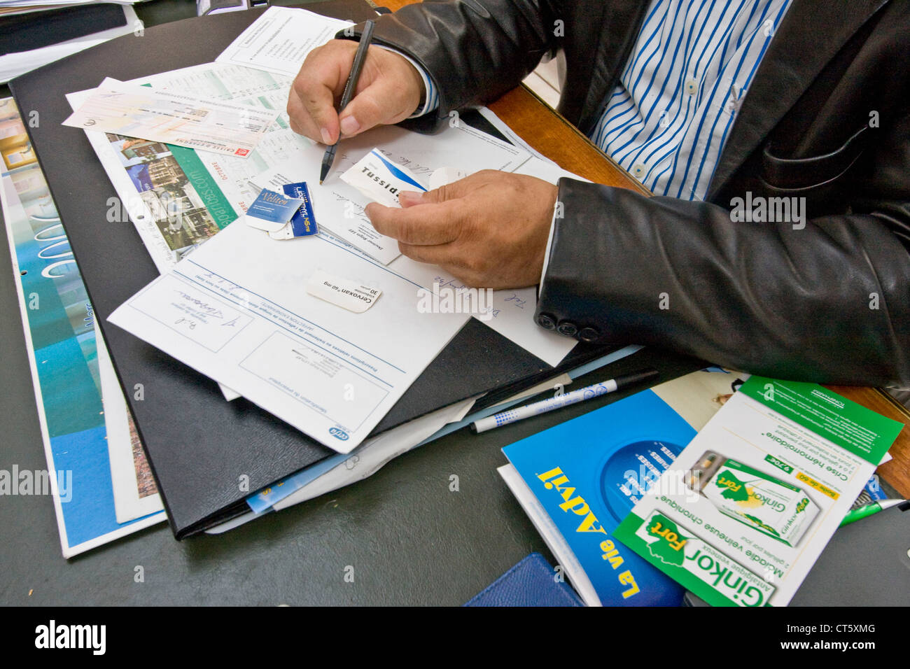 Doctor prescription france hi-res stock photography and images - Alamy
