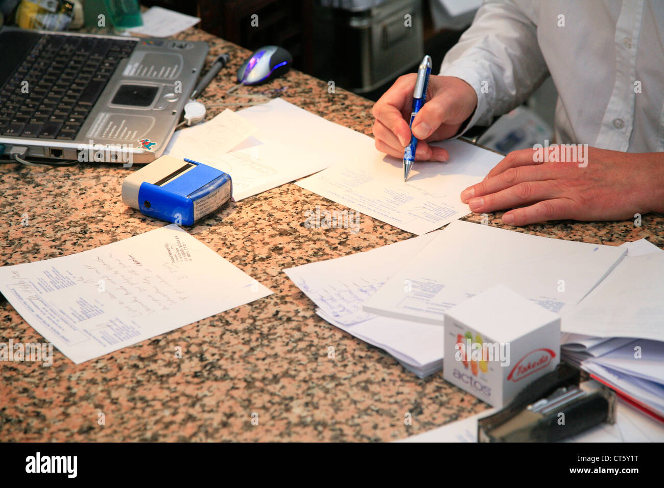 Writing prescription healthcare professionals hi-res stock photography ...