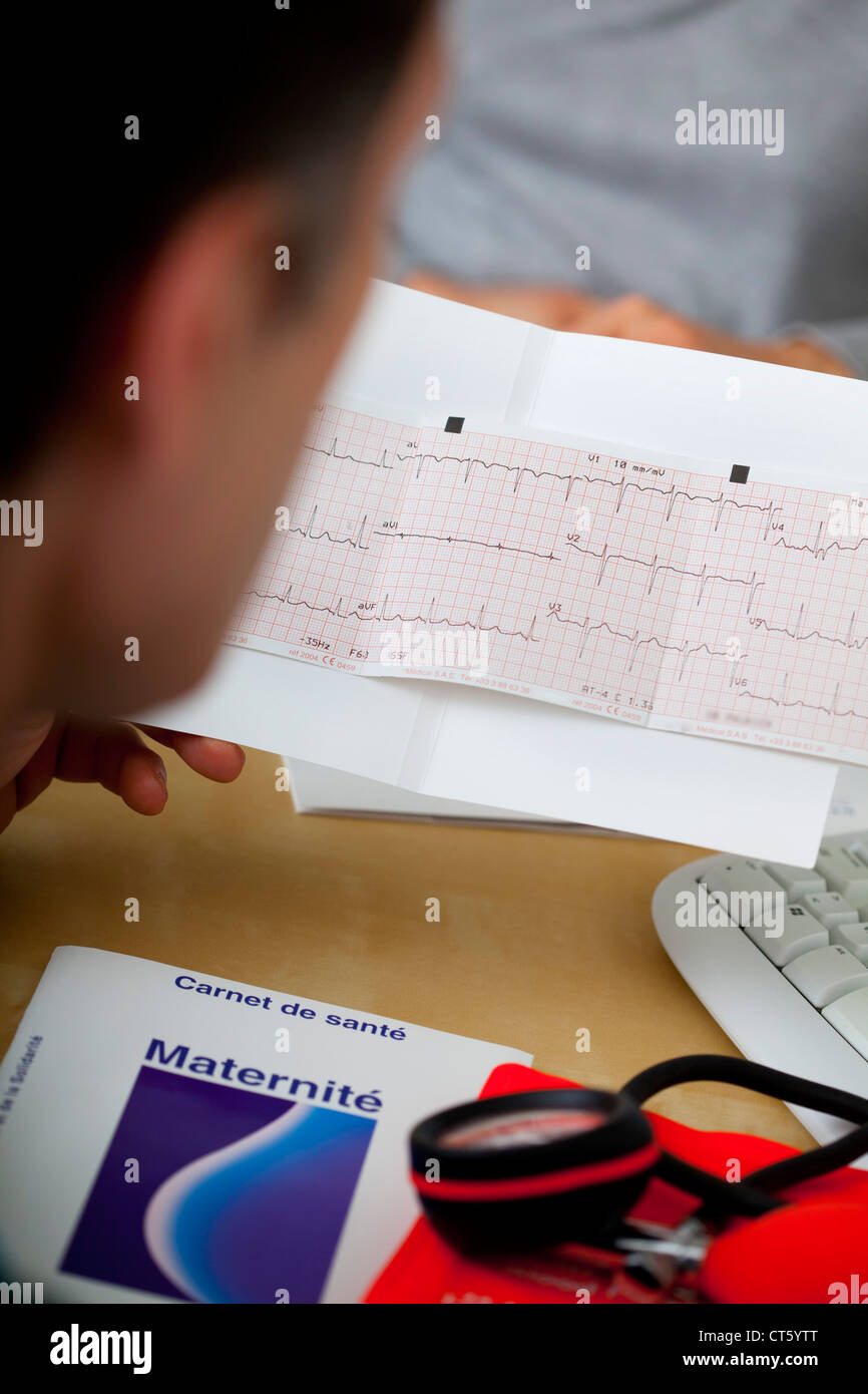 Normal ecg hi-res stock photography and images - Alamy