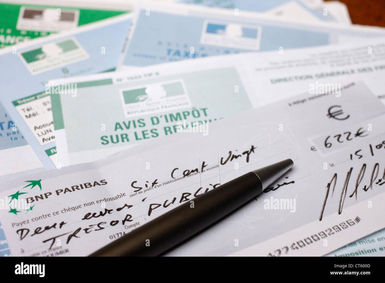 Cheque forms cheque forms hi-res stock photography and images - Alamy