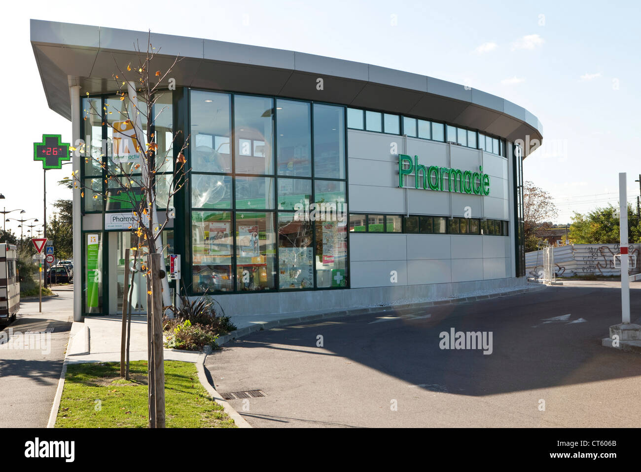 OUTSIDE OF A CHEMIST'S SHOP Stock Photo - Alamy