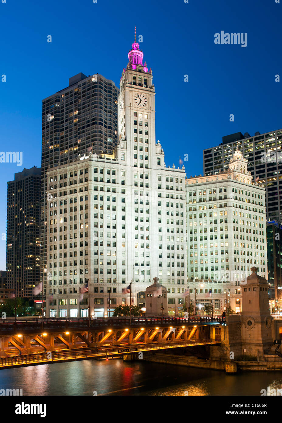 Night-time view of the Michigan Avenue Bridge (officially DuSable ...