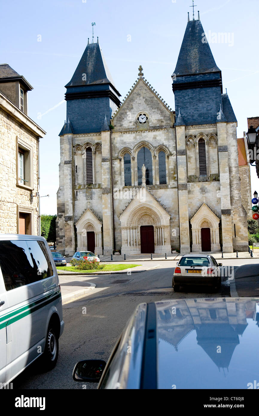 OUTSIDE VIEW OF A CHURCH Stock Photo - Alamy