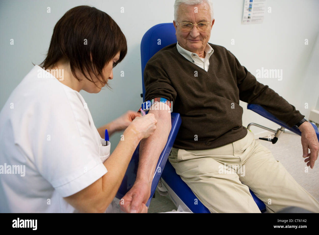 BLOOD SPECIMEN, ELDERLY PERSON Stock Photo - Alamy