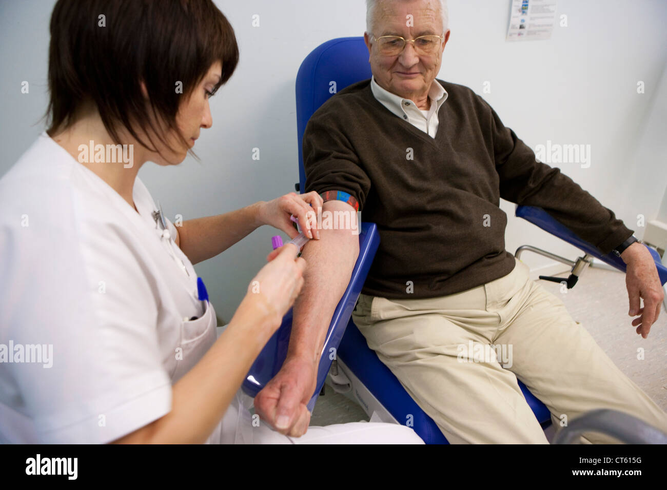 BLOOD SPECIMEN, ELDERLY PERSON Stock Photo - Alamy