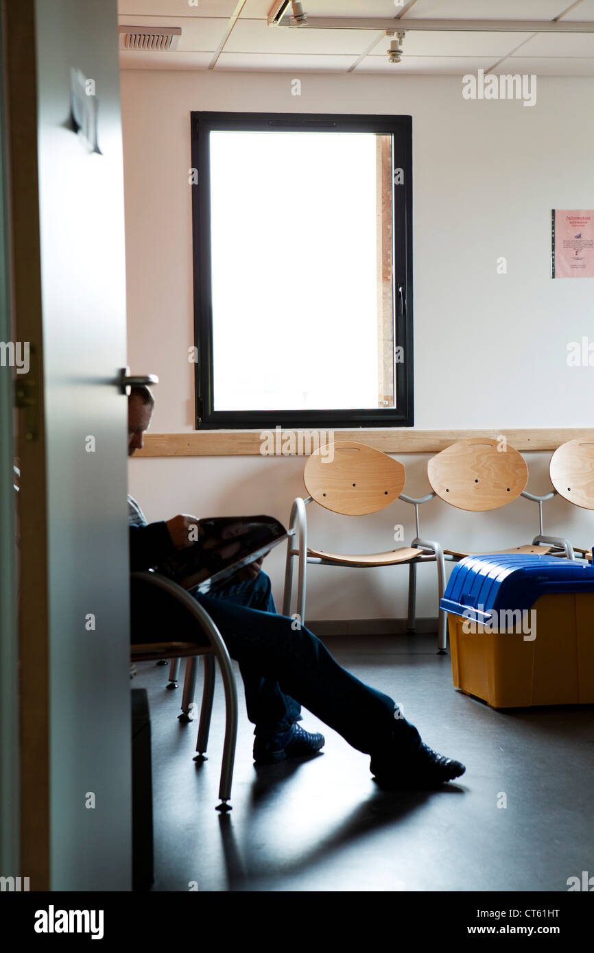 Old waiting rooms hi-res stock photography and images - Alamy