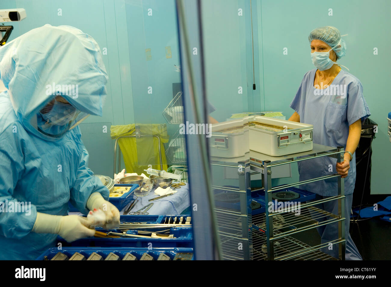 OPERATING ROOM NURSE Stock Photo - Alamy