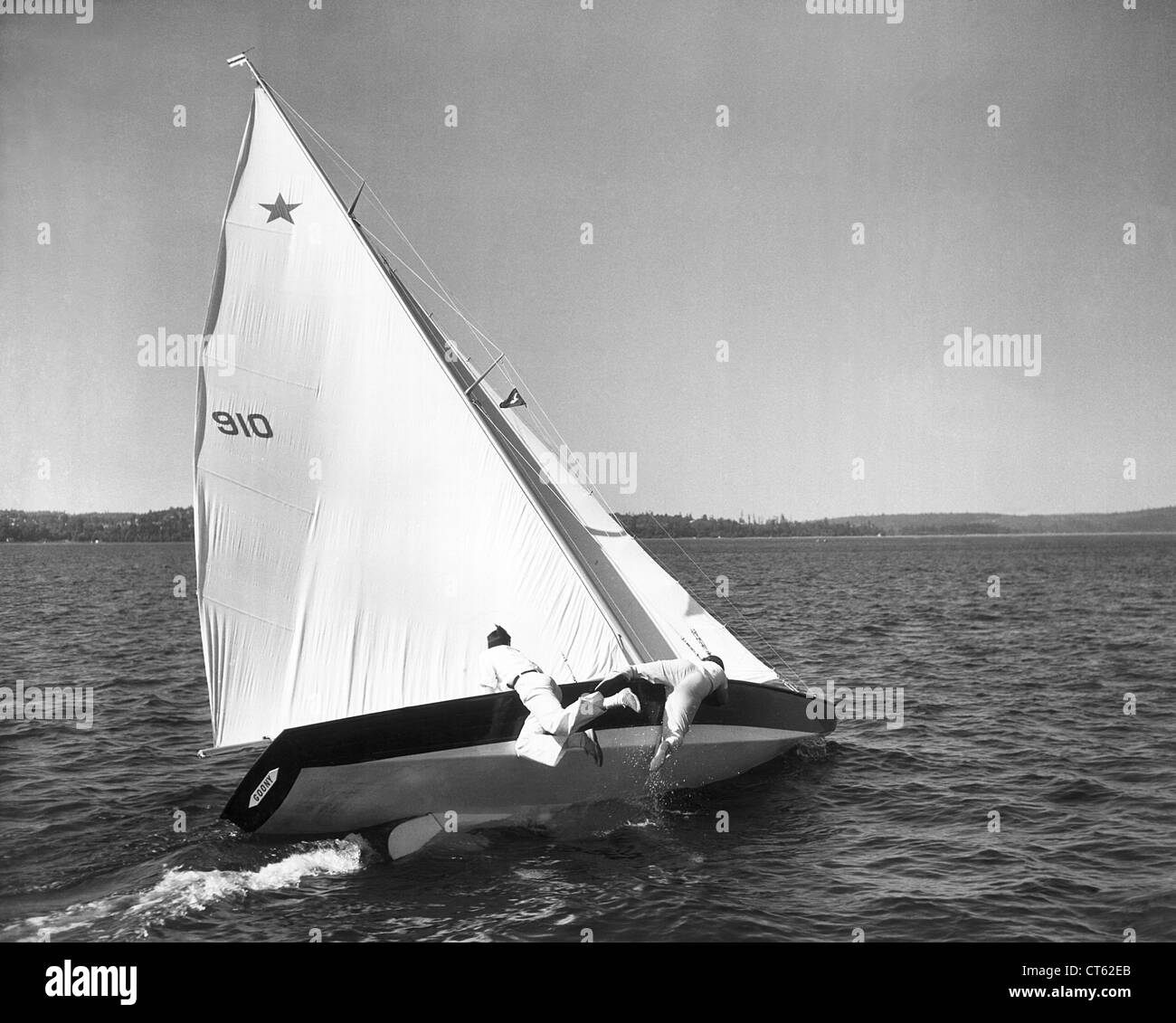 Sailboat sailing Black and White Stock Photos & Images - Alamy