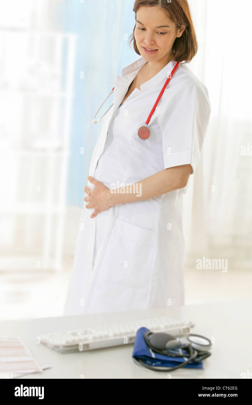 PREGNANT WOMAN AT WORK Stock Photo - Alamy