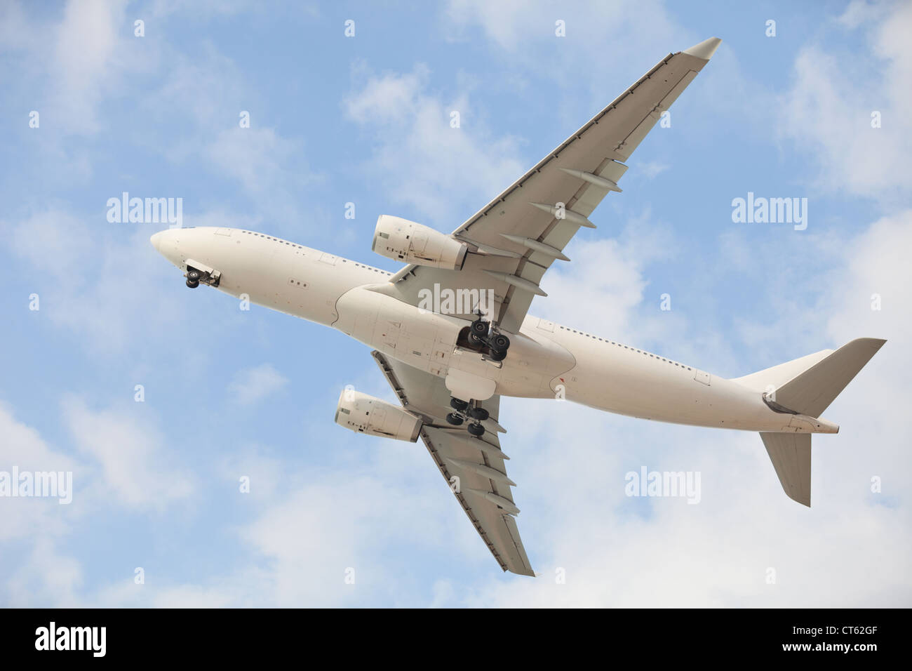 Modern passenger aircraft hi-res stock photography and images - Alamy