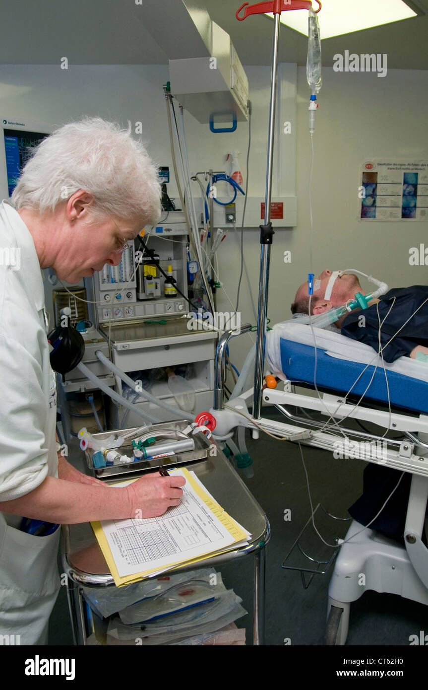 Colonoscopy room hi-res stock photography and images - Alamy
