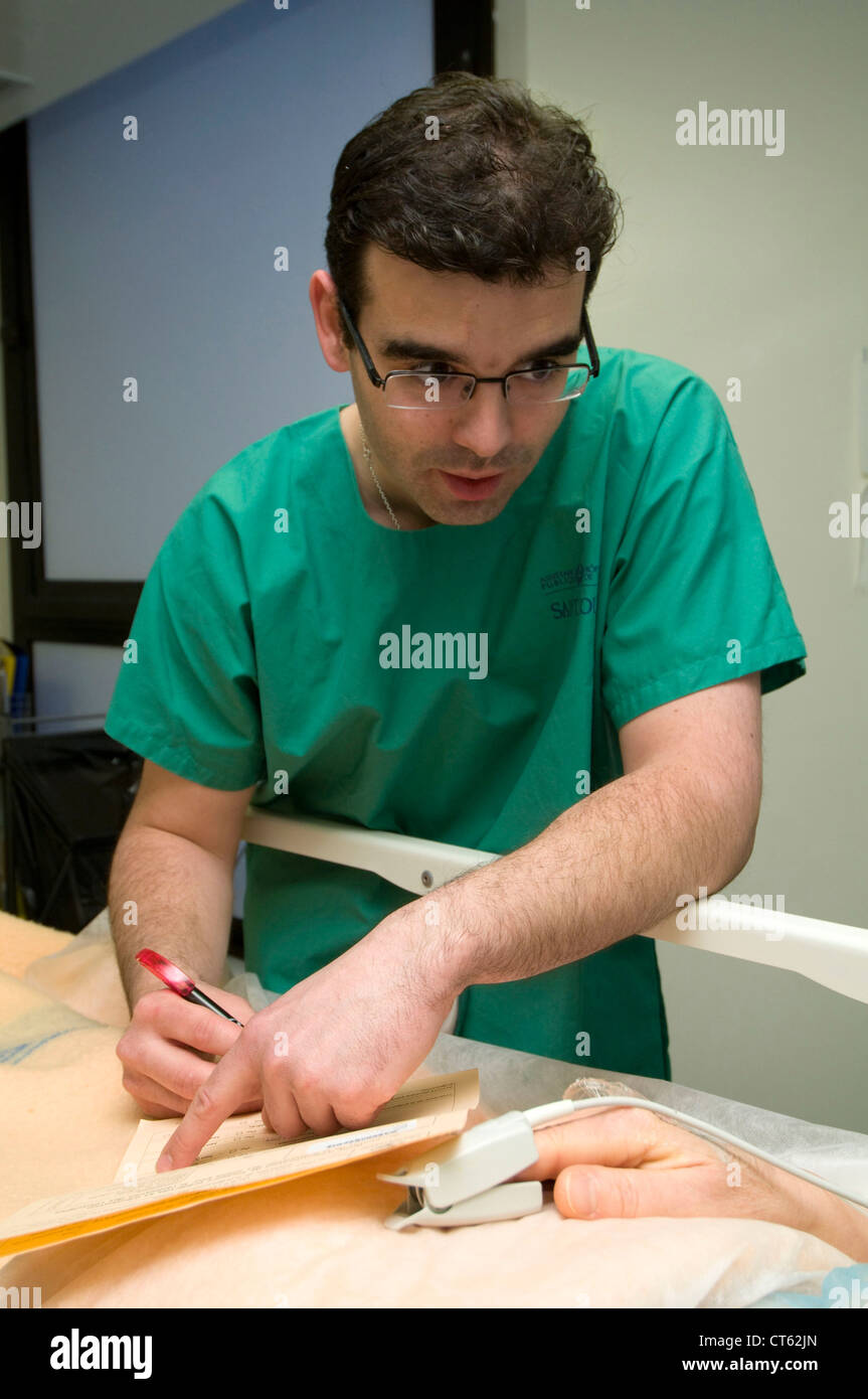 Record file patient doctor hi-res stock photography and images - Alamy