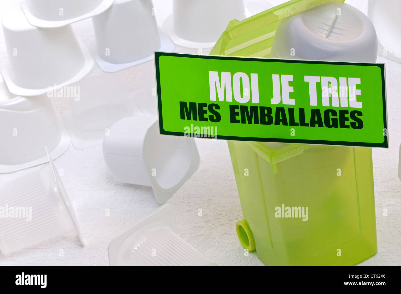 Sorting trash cans hi-res stock photography and images - Alamy