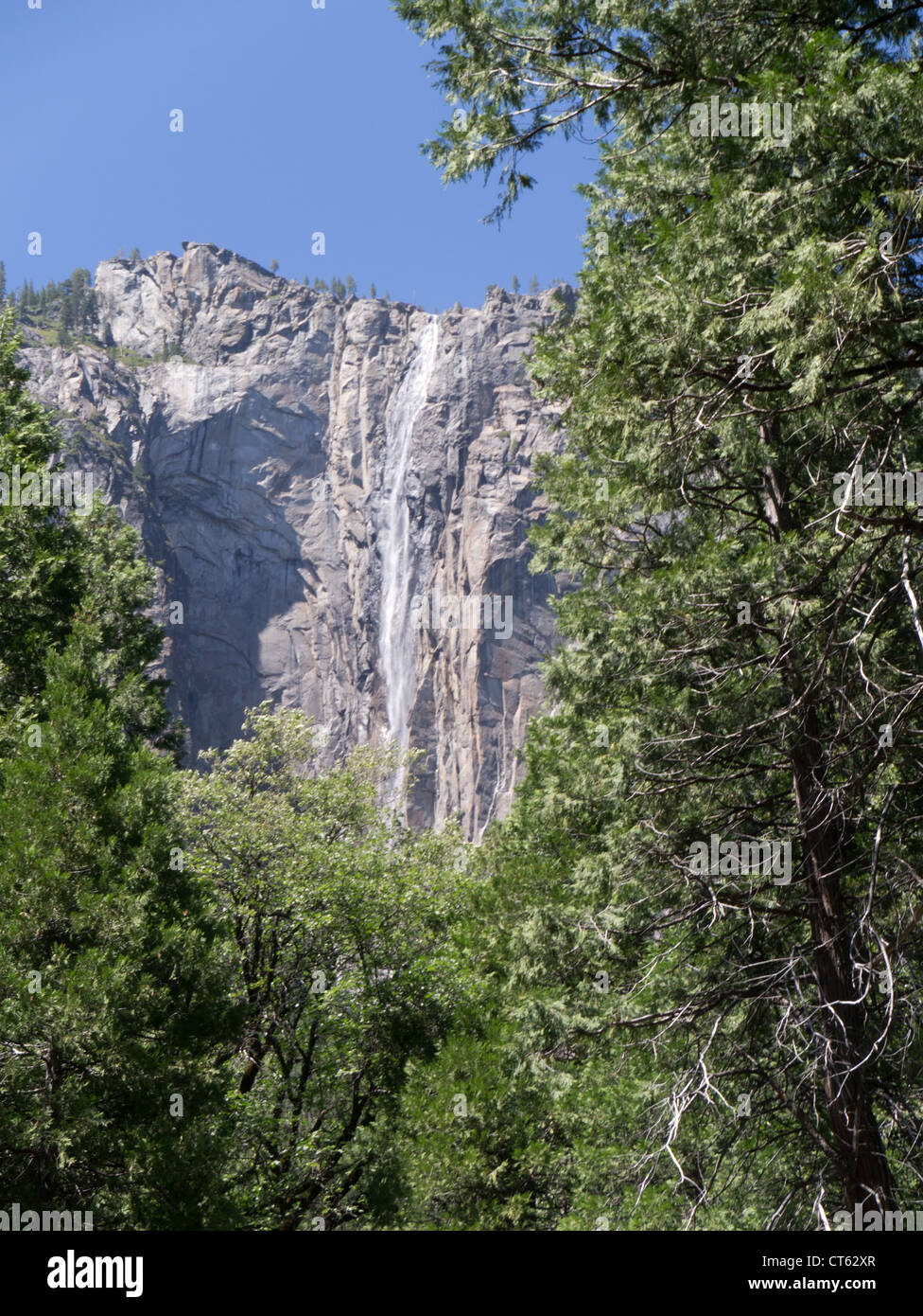 Ribbon Fall in Yosemite National Park in California is the largest ...
