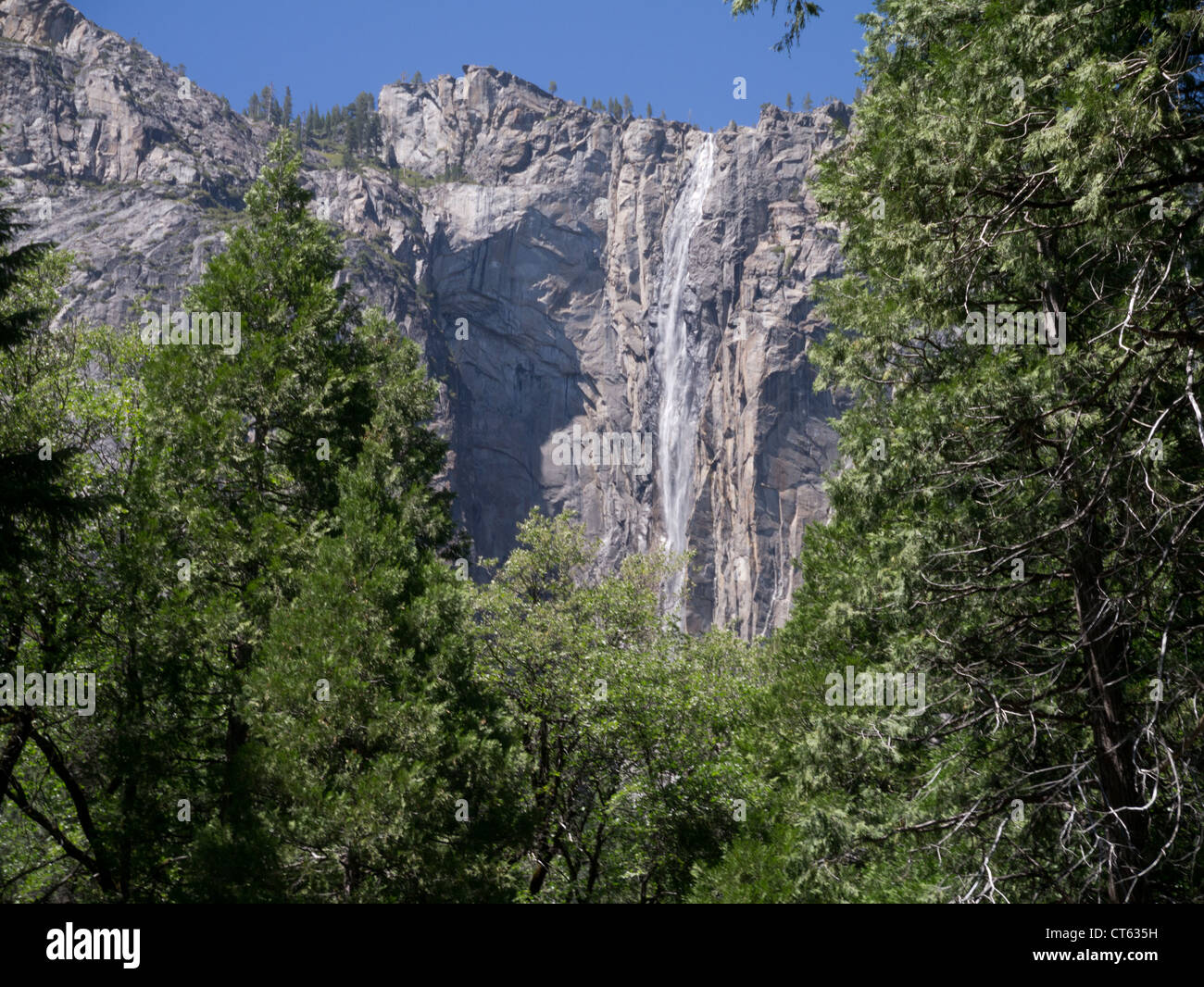 Ribbon Fall in Yosemite National Park in California is the largest ...