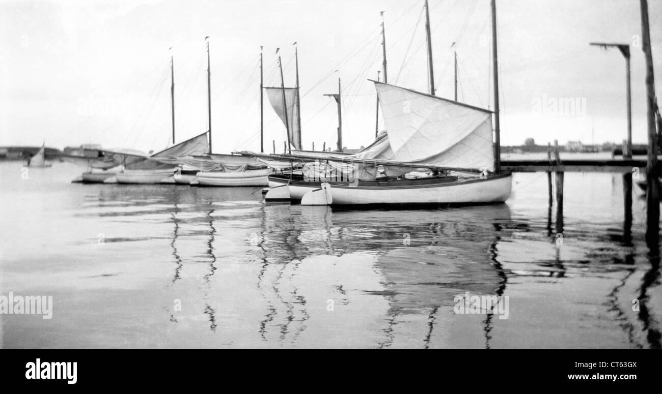 Vintage sailboats hi-res stock photography and images - Alamy