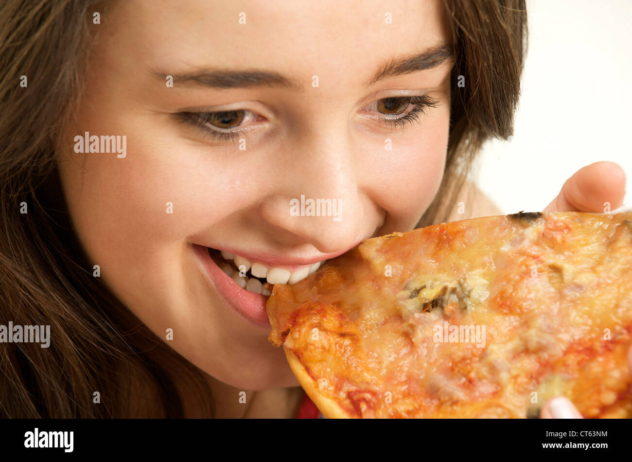 Teenage girls 16 pizza hi-res stock photography and images - Alamy