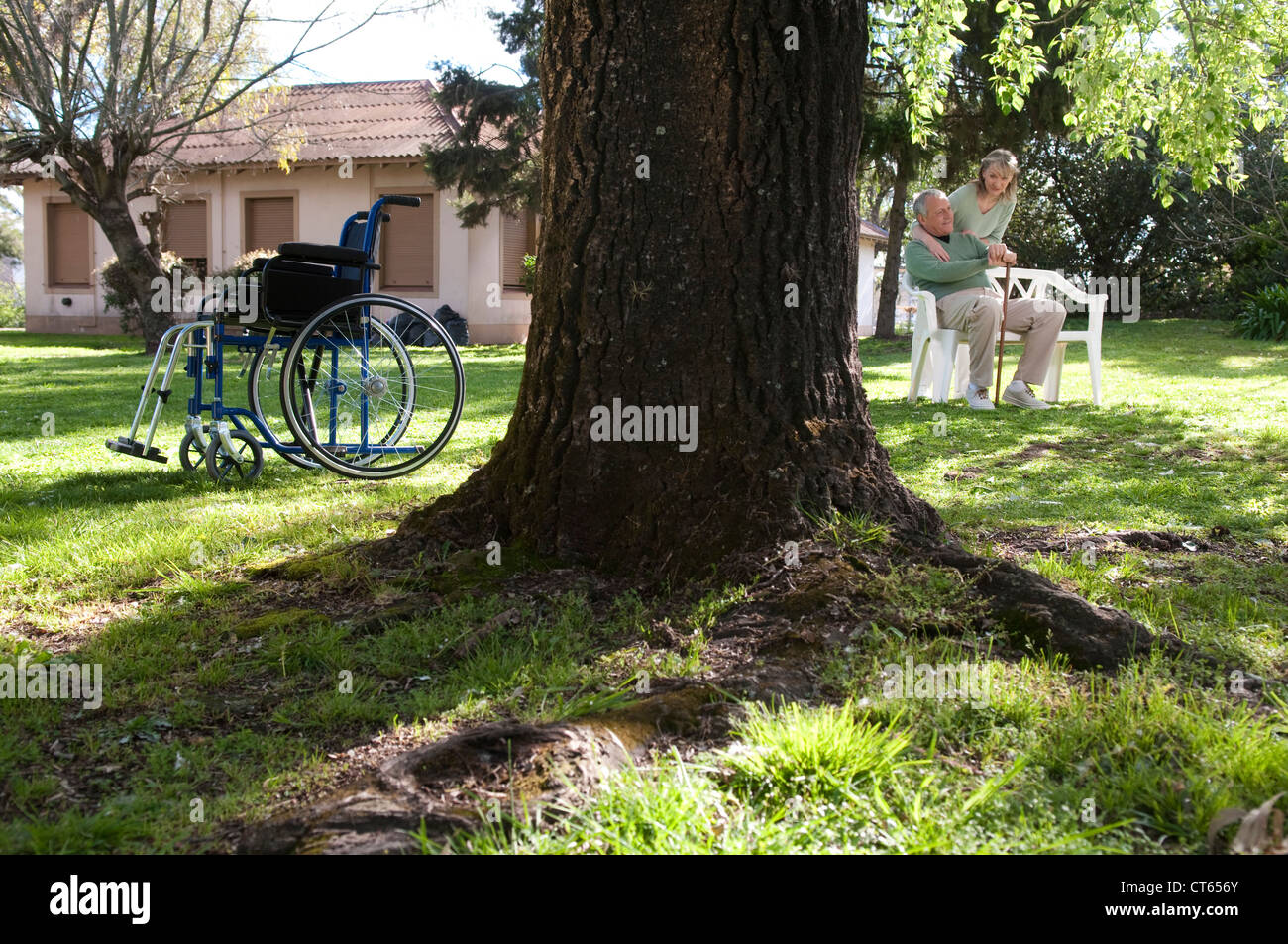 Couple sits on chairs hi-res stock photography and images - Alamy