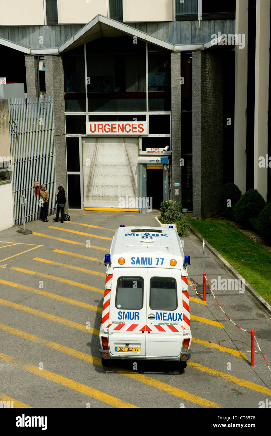 Resuscitation and er mobile service hi-res stock photography and images ...