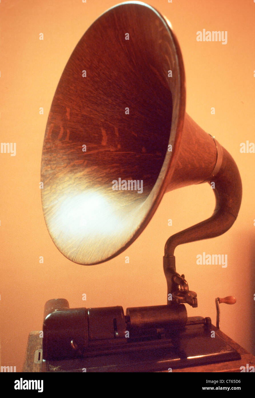 Phonograph record hi-res stock photography and images - Alamy