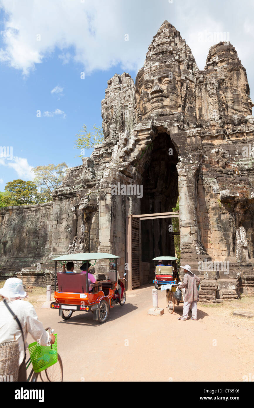 Angkor thom gate hi-res stock photography and images - Alamy