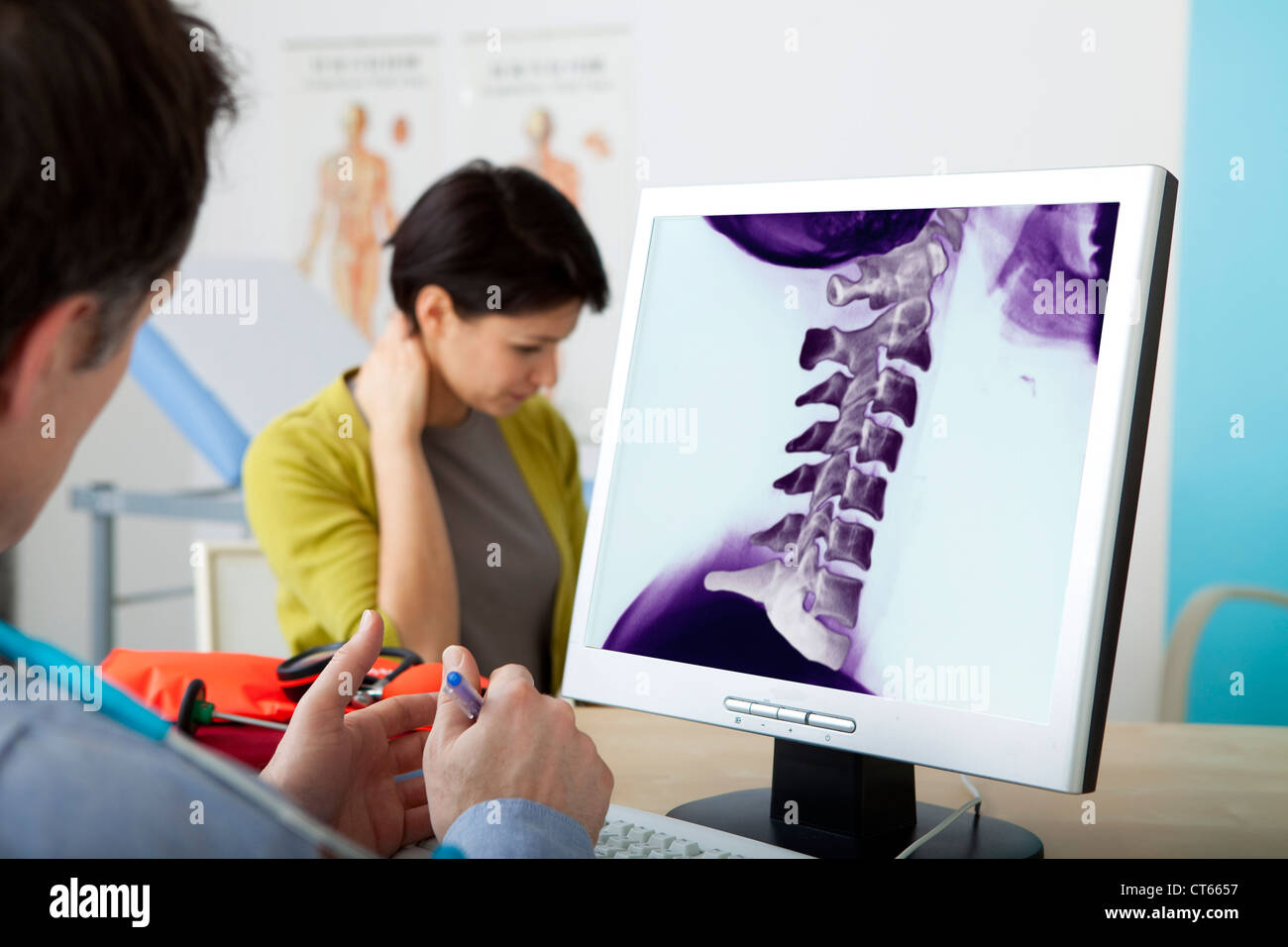 ORTHOPEDICS CONSULTATION WOMAN Stock Photo - Alamy
