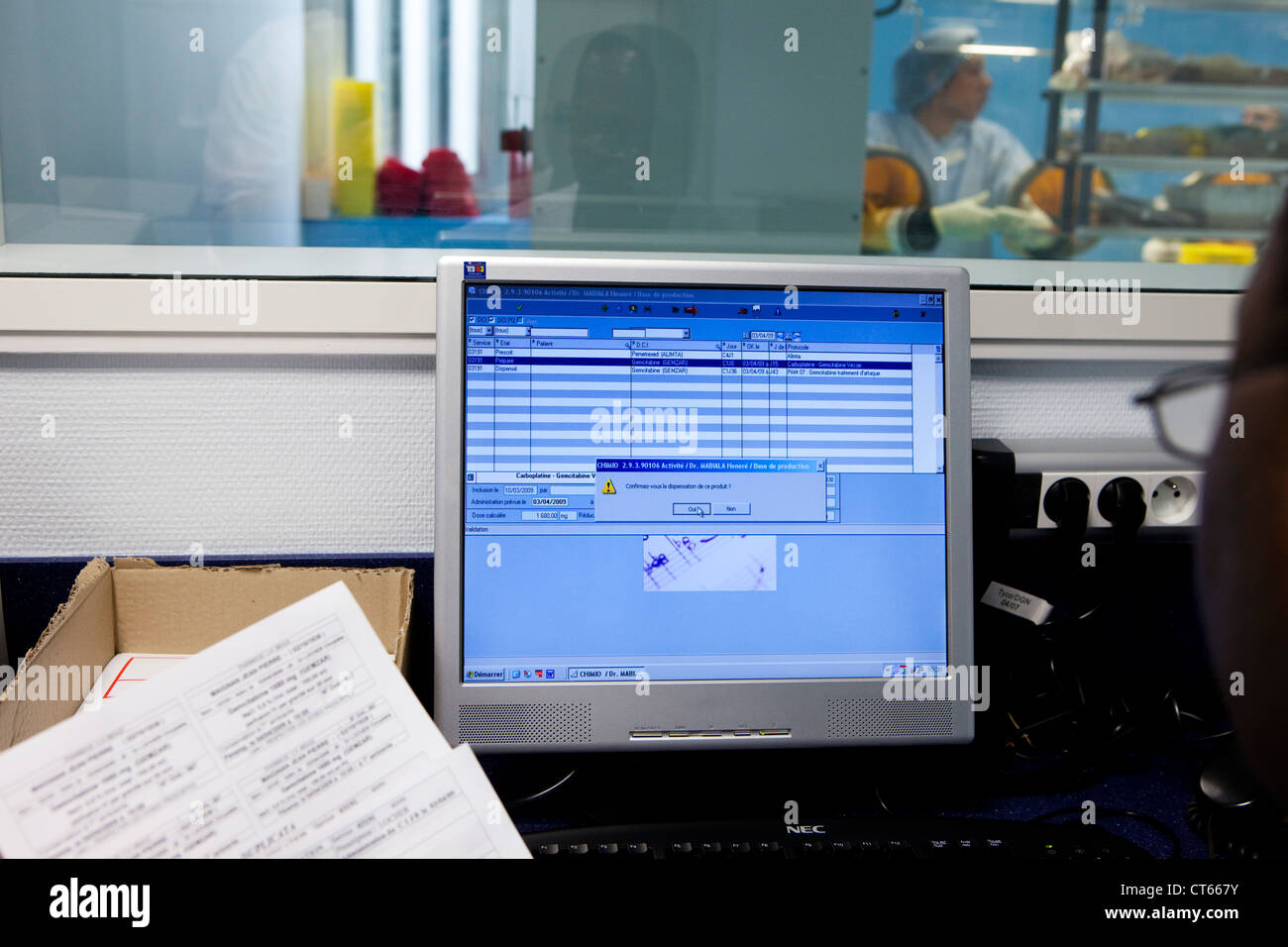 Hospital pharmacy computer hi-res stock photography and images - Alamy
