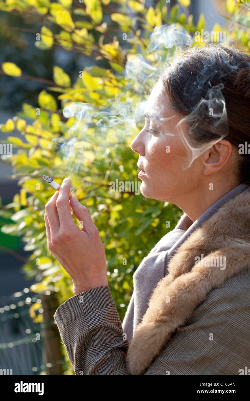 50 years woman cigarette hi-res stock photography and images - Alamy