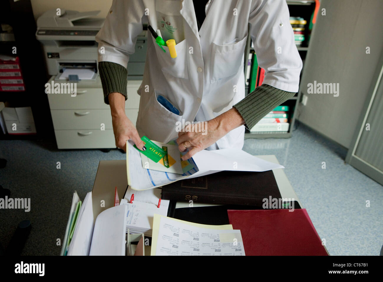 Electronic health record hospital hi-res stock photography and images ...