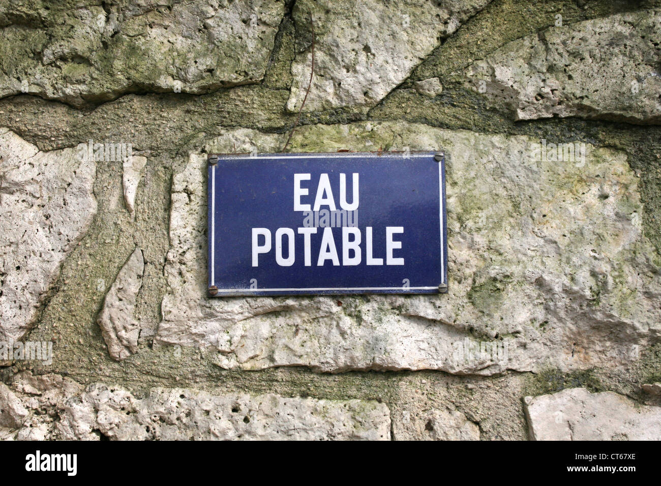 Drinkable water sign hi-res stock photography and images - Alamy