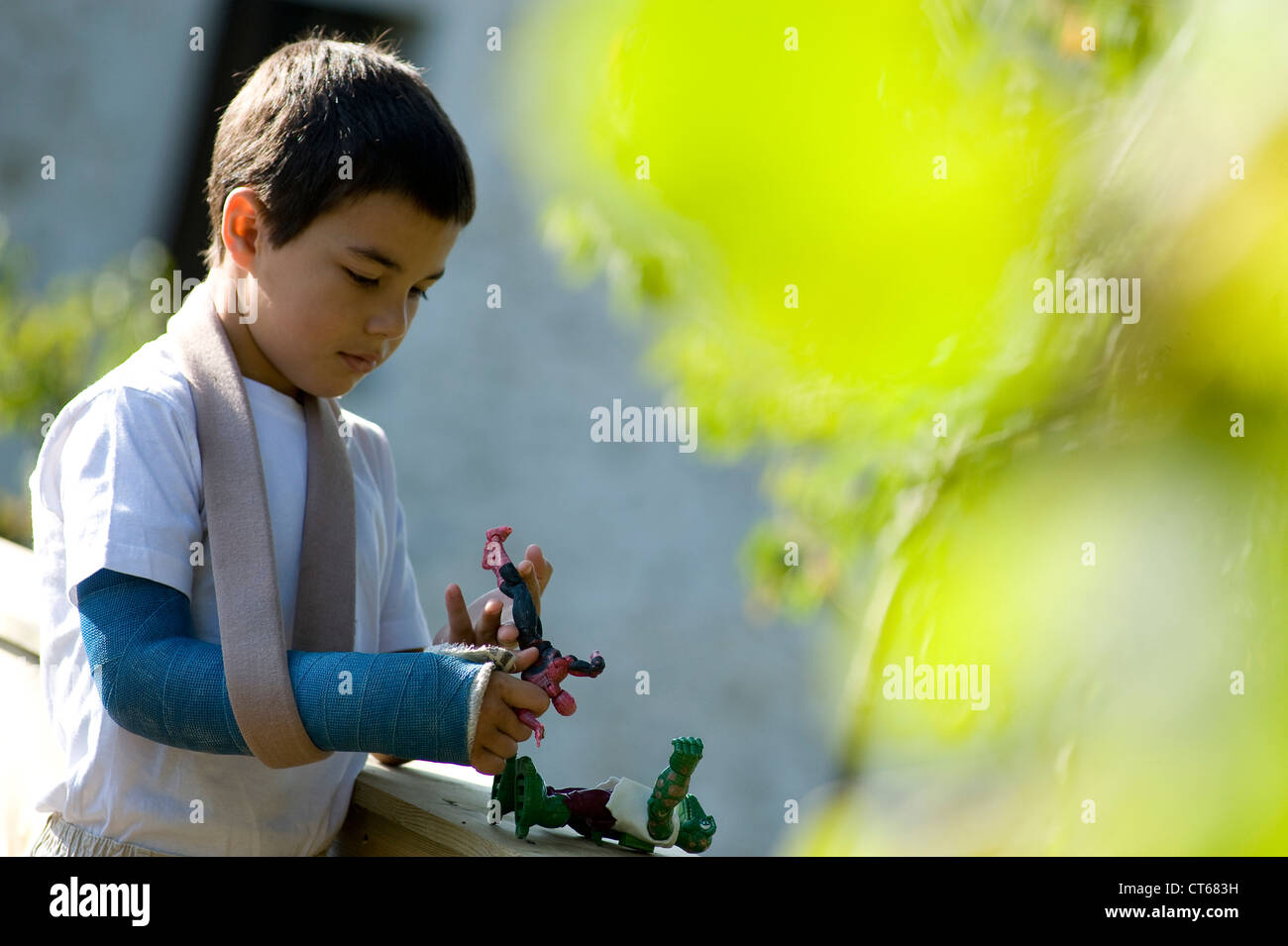 Plaster cast arm hi-res stock photography and images - Alamy