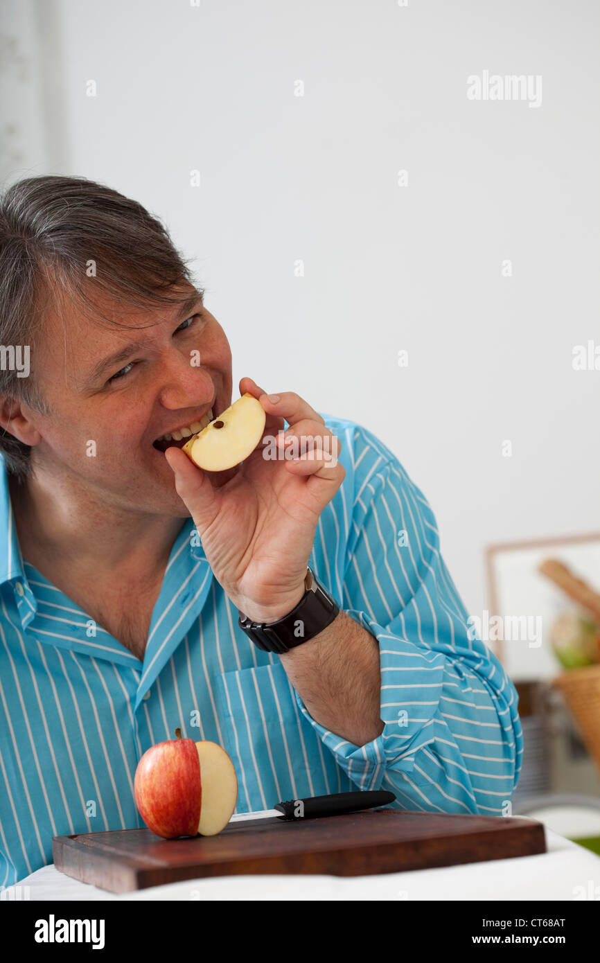 MAN EATING FRUIT Stock Photo - Alamy