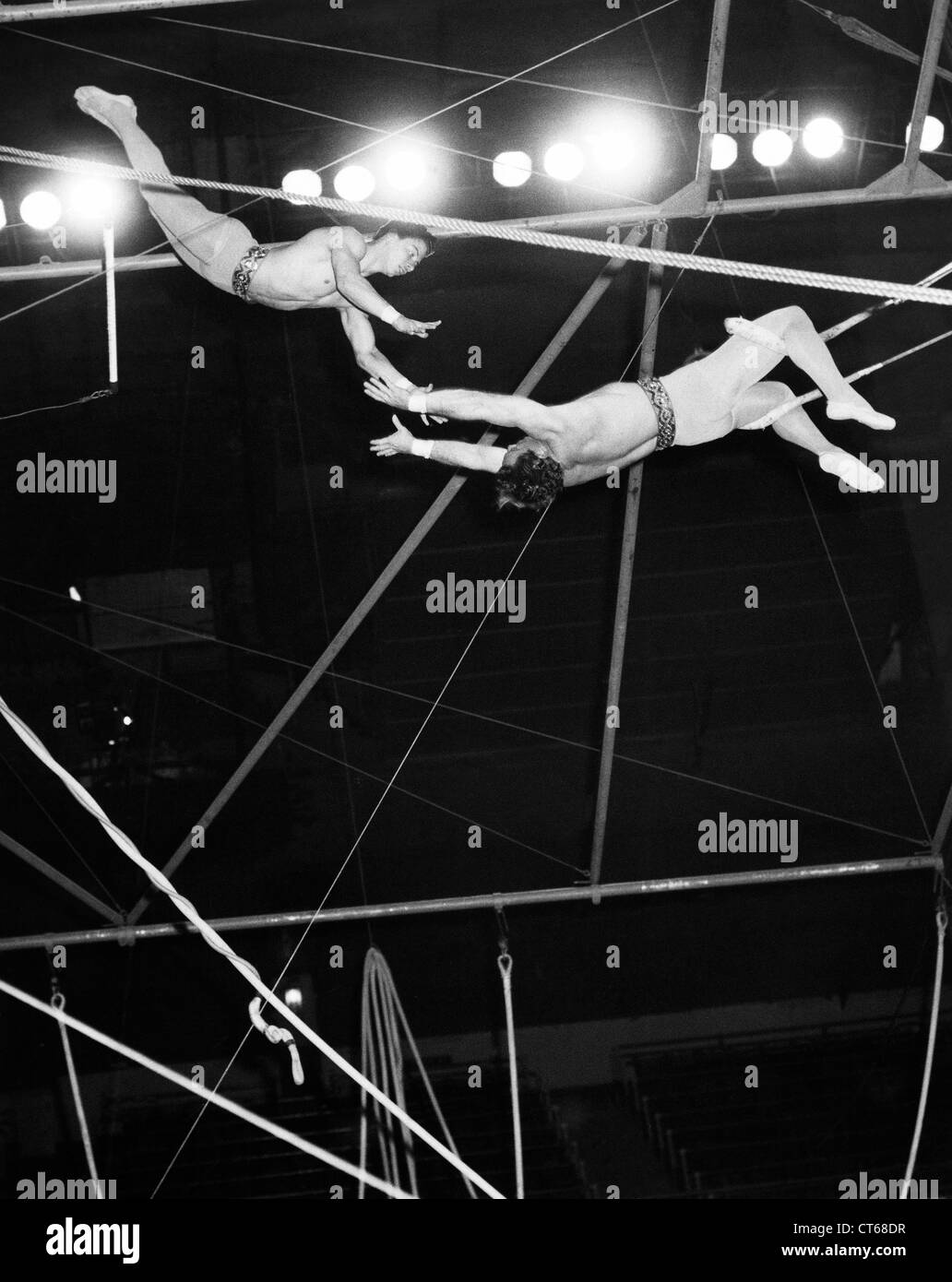 Trapeze artists hi-res stock photography and images - Alamy