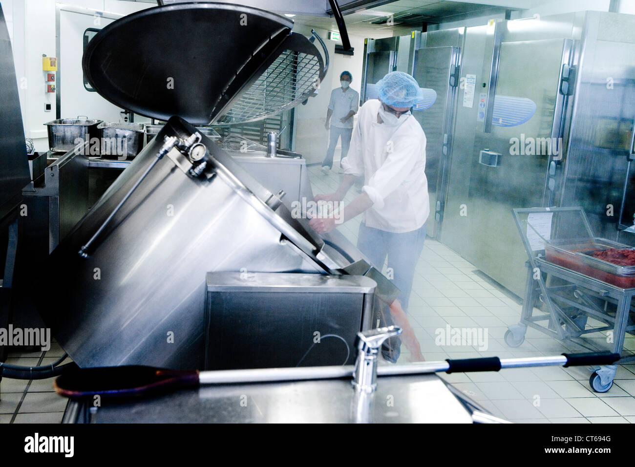 Hospital Kitchen Staff High Resolution Stock Photography and Images - Alamy