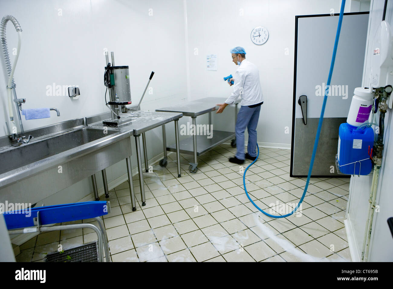 Kitchen water services hi-res stock photography and images - Alamy