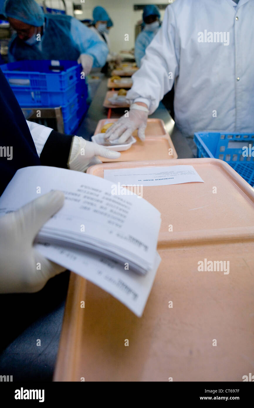 Hospital Kitchen Staff High Resolution Stock Photography and Images - Alamy
