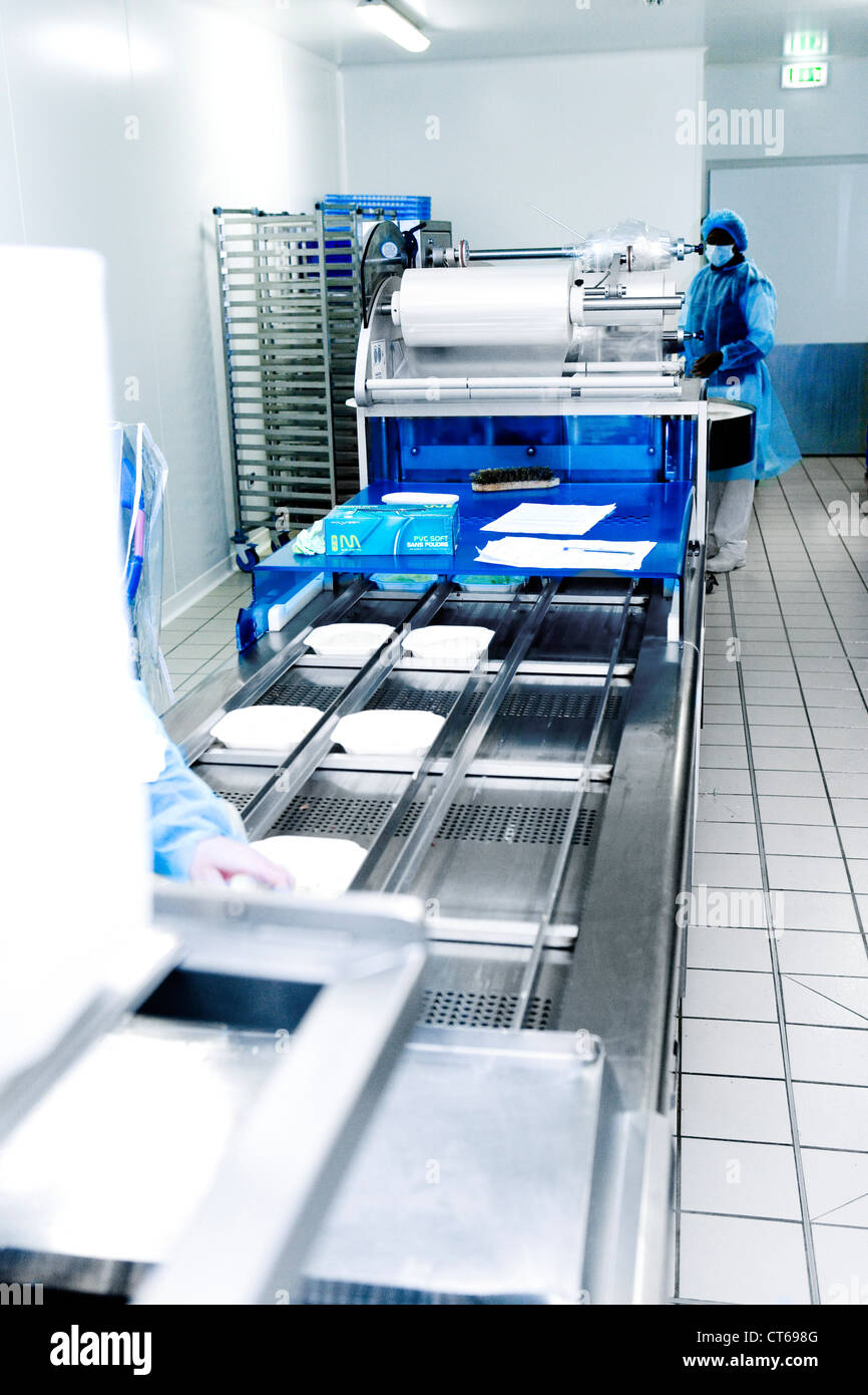 Kitchen staff preparation hospital hi-res stock photography and images ...