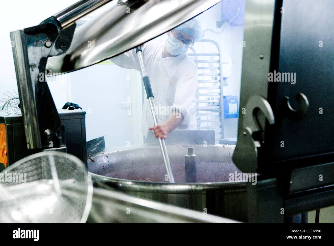 Kitchen staff preparation hospital hi-res stock photography and images ...