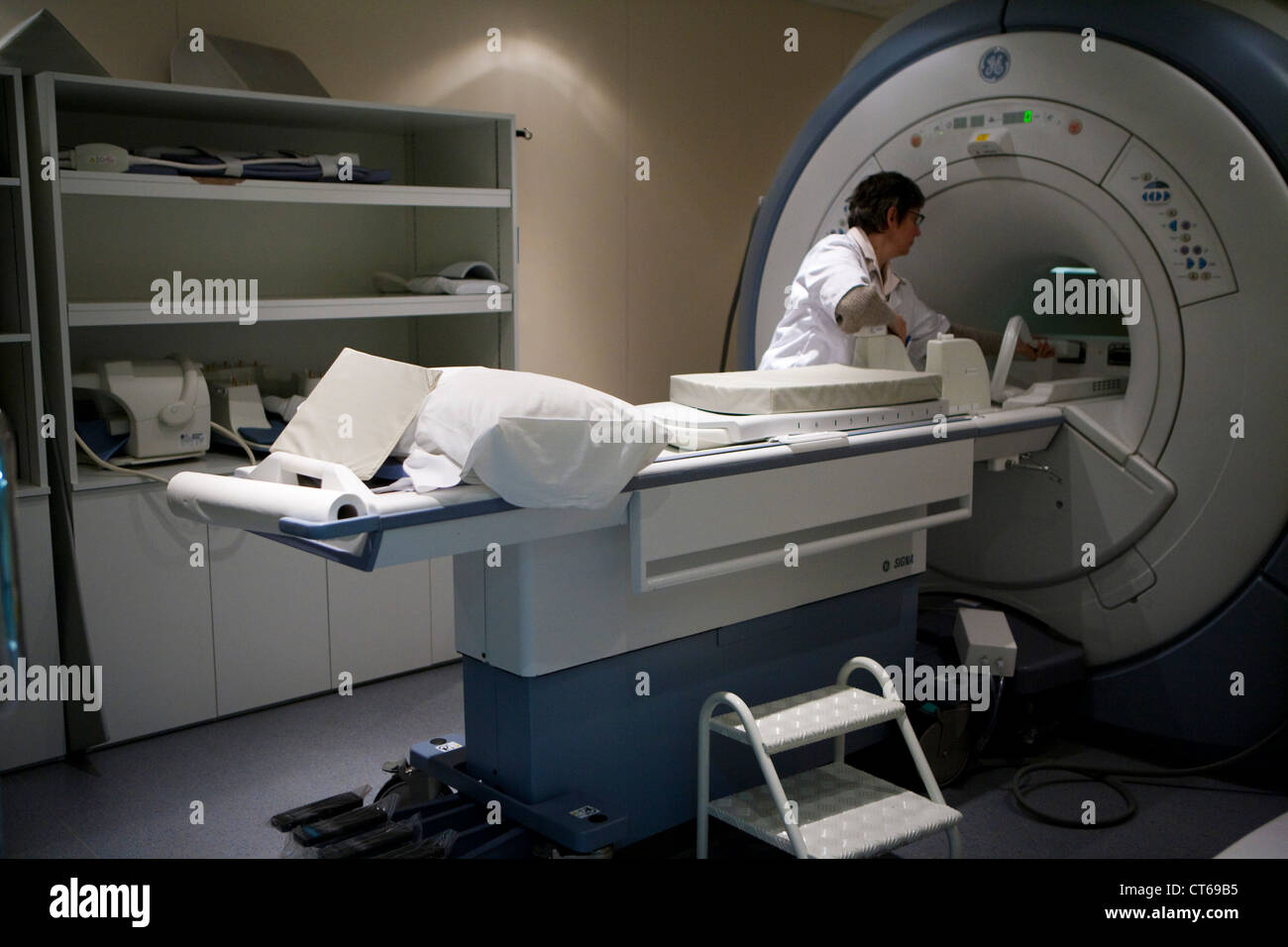 Nmr imaging hi-res stock photography and images - Alamy